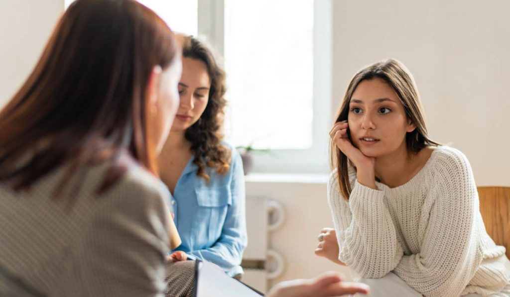 Body language and deception detection - Human Behavior Lab